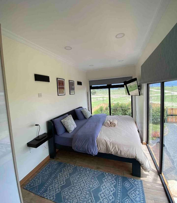 Home - Unlock Extraordinary Stays with Aveden